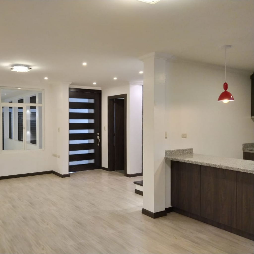 VENDIDA!!! Casa Azogues, sector Charasol. – Home Design